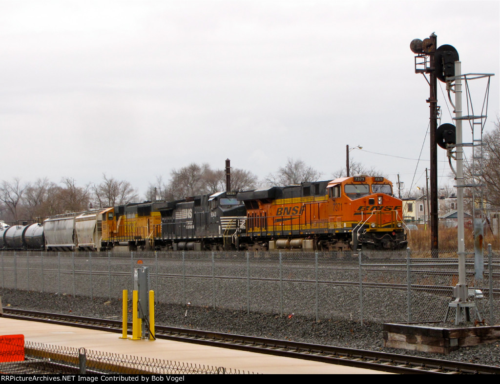 BNSF 7371, NS 9343, BNSF 9924